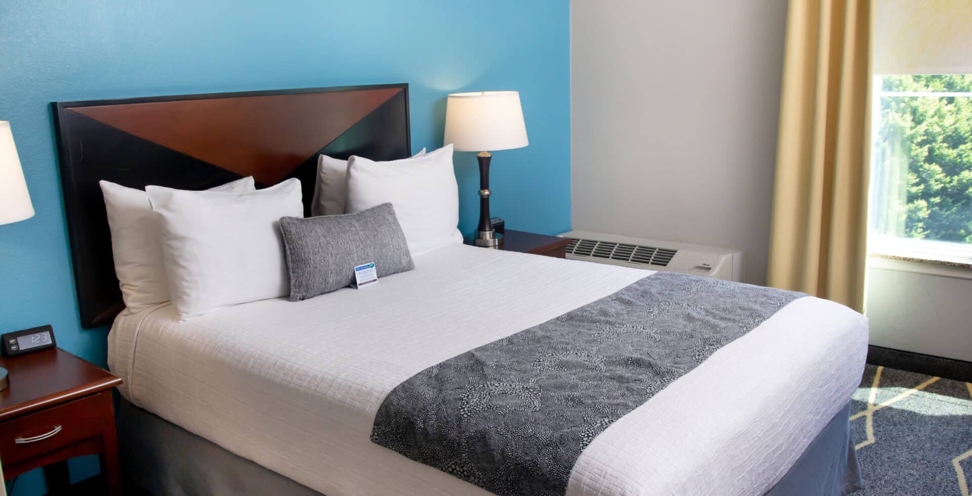 Queen Room | Seattle Hotel Rooms | The Belltown Inn Seattle